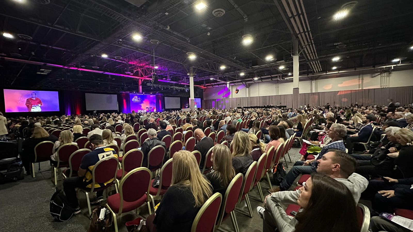 Master Acharavadee Wongsakon Unveiled Dhamma to the Medical World at ...